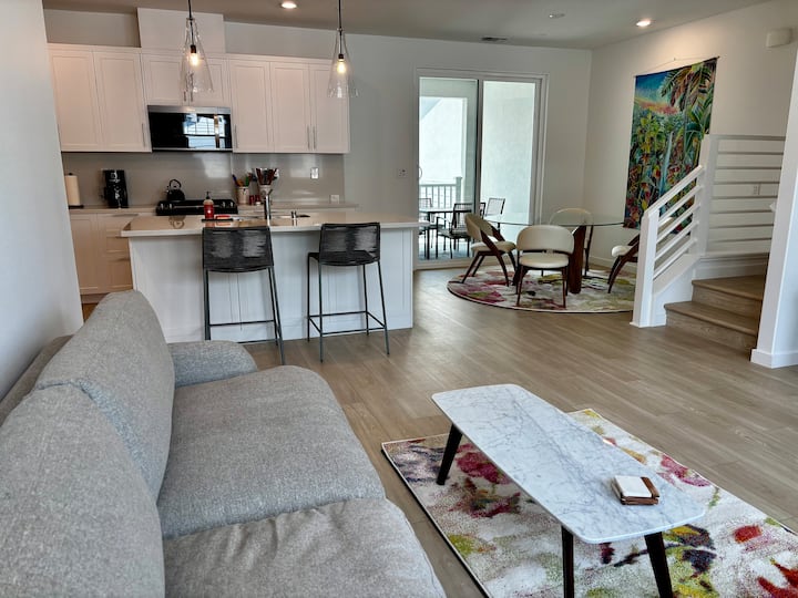 *Brand New* Midtown Ventura Townhome - Ventura, CA