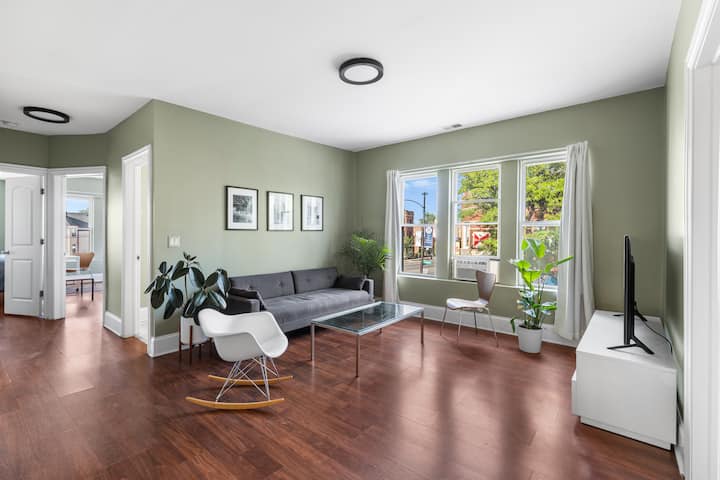 Stylish Humboldt Park 3 Bed/1 Bath Retreat #2 - Chicago, IL