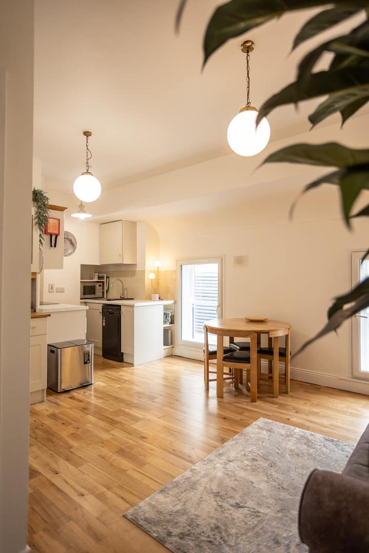 Bright & Stylish Apartment In Ennistymon - ドゥーリン