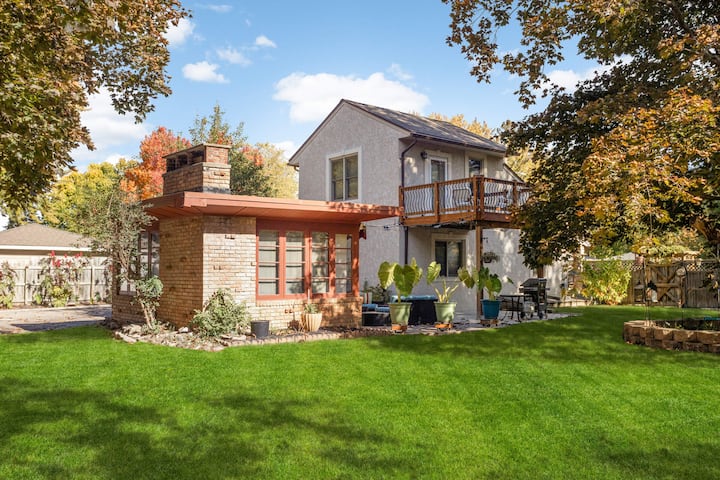 Great Location, Single Family Home Privacy - Bloomington