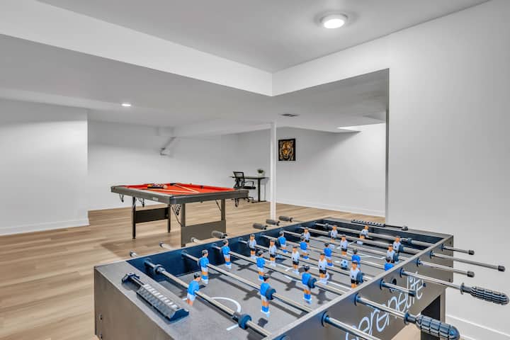 Spacious Westchester Duplex For Group & Family - Oak Brook, IL