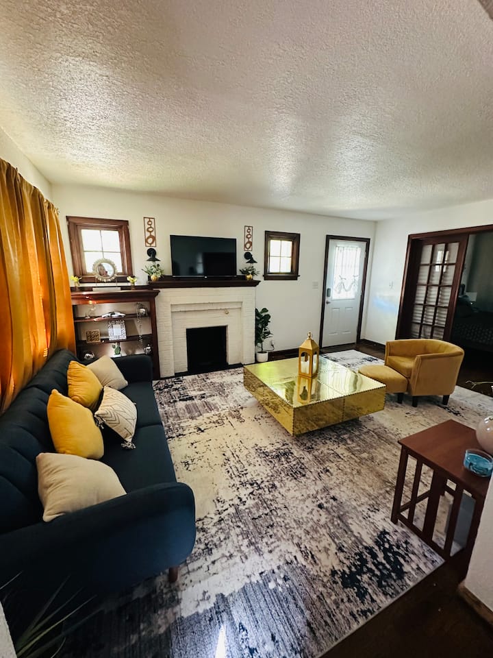 Charming Vintage Home 3br 1.5ba Cozy & Inviting - Thousand Hills State Park, Kirksville