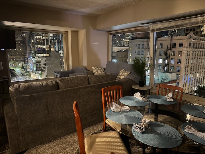 Pike Place Condo With Indoor Pool And Water View - Harbor Island - Seattle