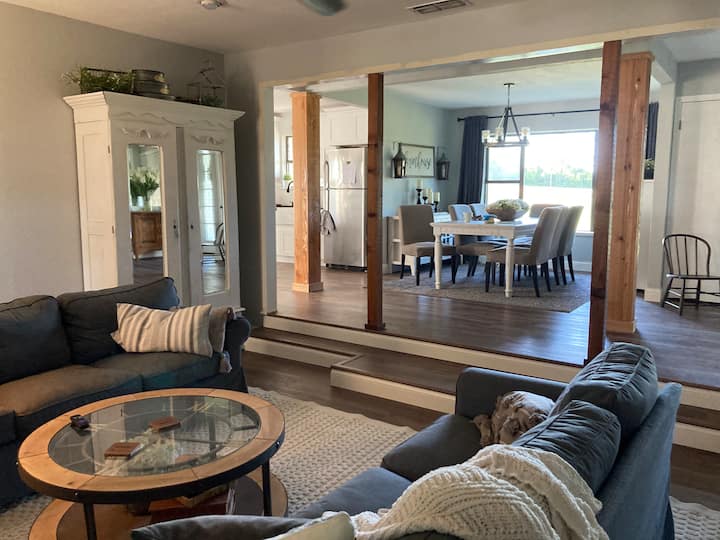 Red Bird Ranch And Horse Hotel - Stephenville, TX