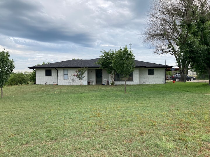 Red Bird Ranch And Horse Hotel - Stephenville, TX