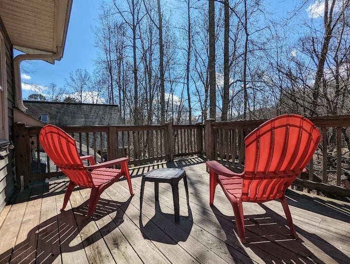 Hillside Hideaway Sunlit Treetop Retreat - Lake Junaluska, NC