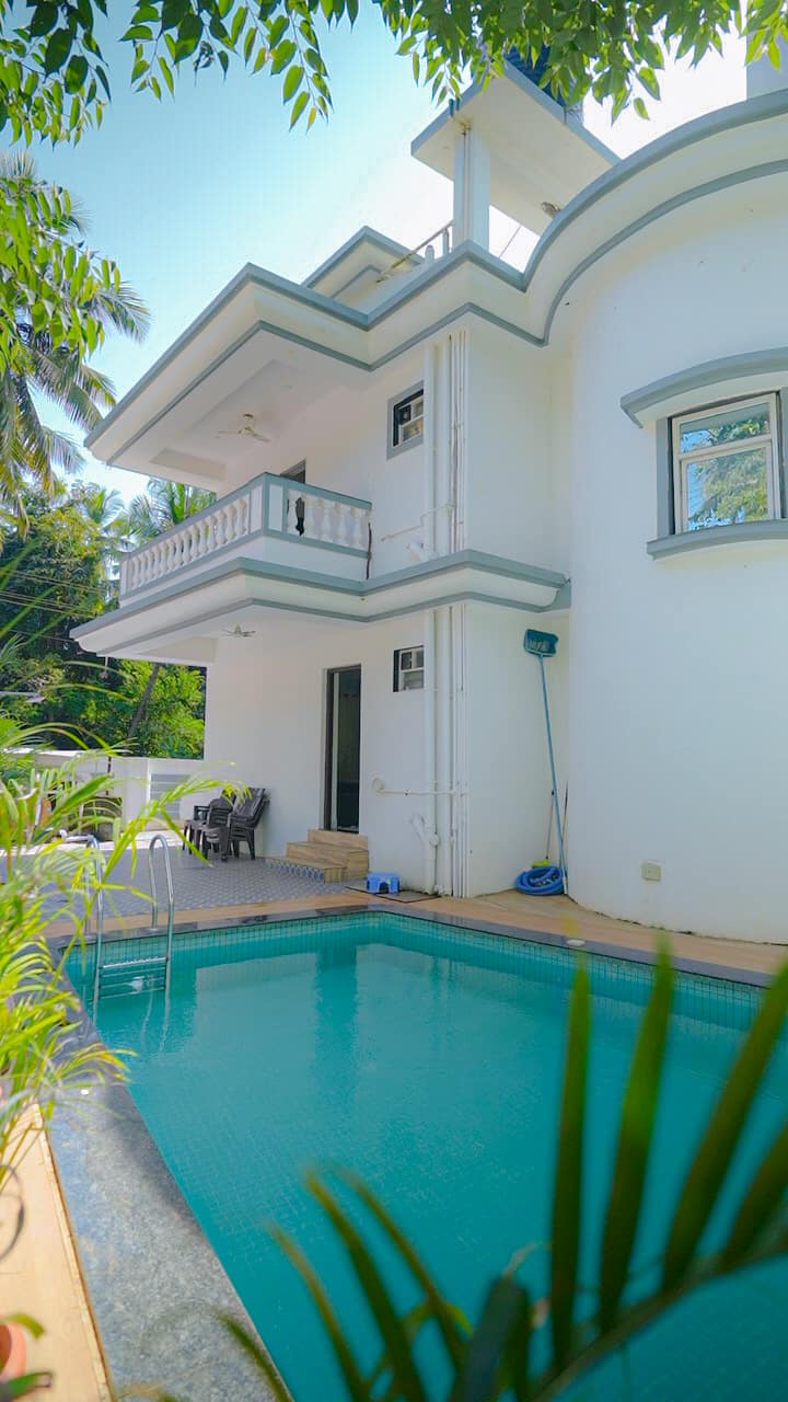 White House W/private Pool 1.5kms To The Beach - Goa