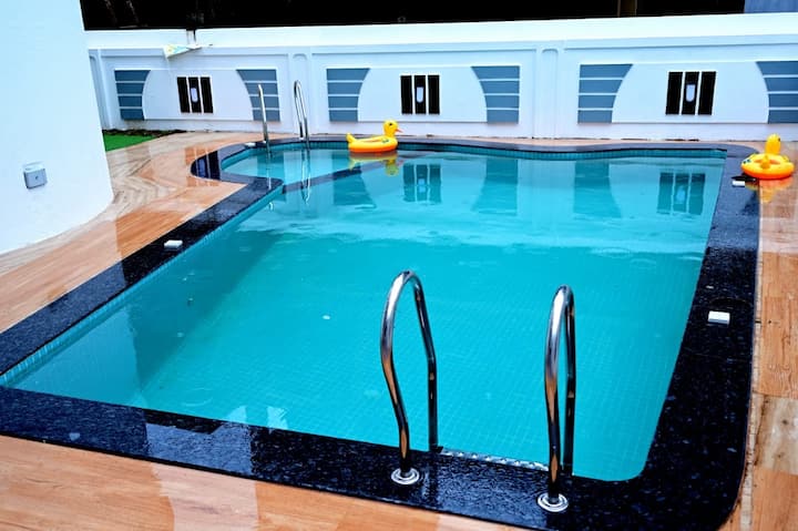 White House W/private Pool 1.5kms To The Beach - Goa