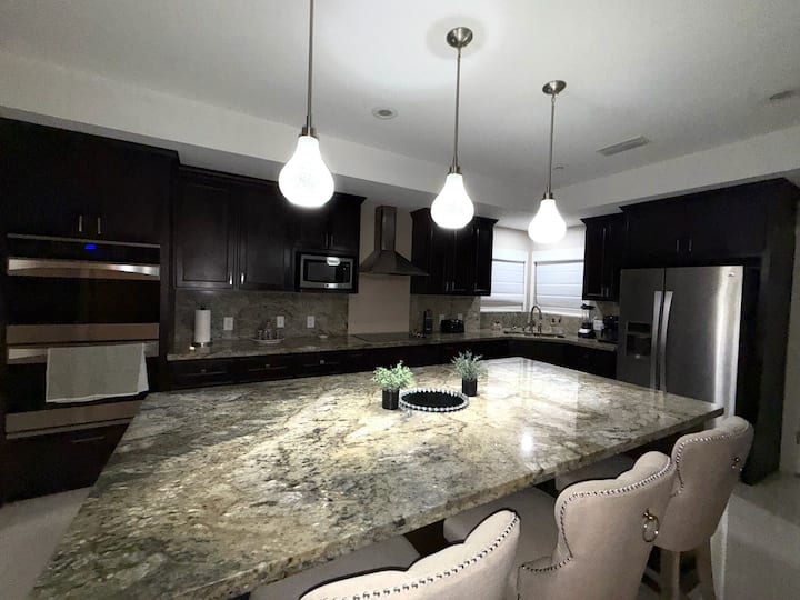 La Villa De Lux - Laredo, TX