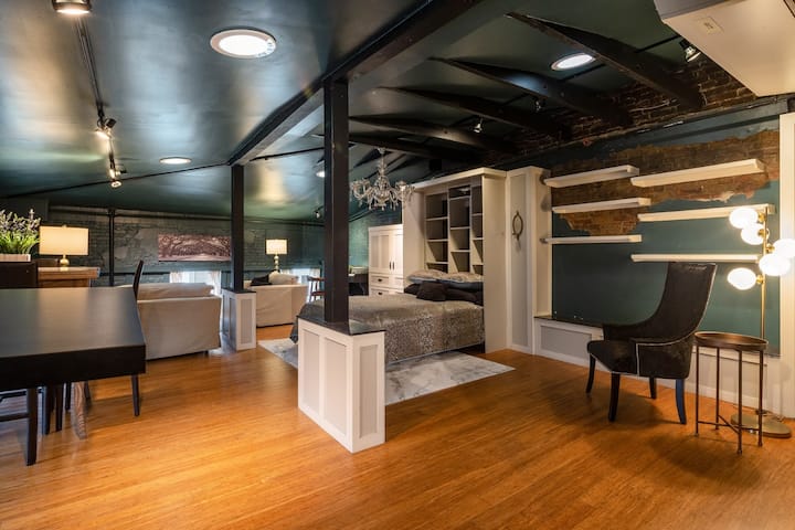 Stylish Nulu Loft With Free Parking - Louisville, KY