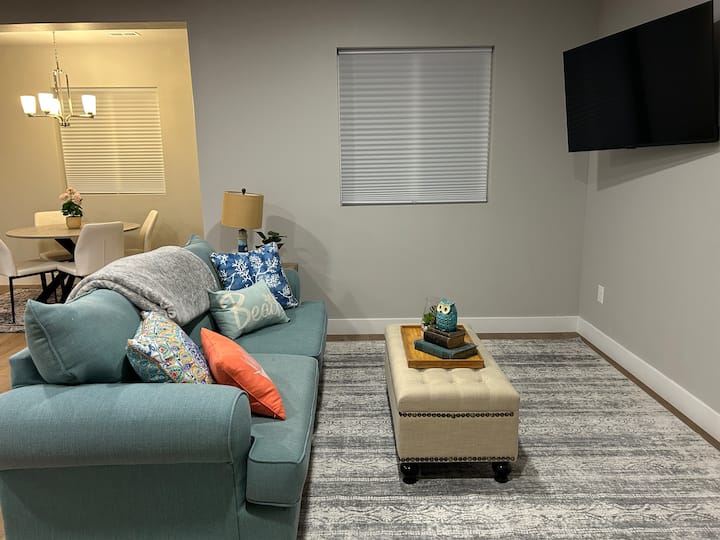 Saratoga Springs Basement Apartment With Library - Saratoga Springs, UT