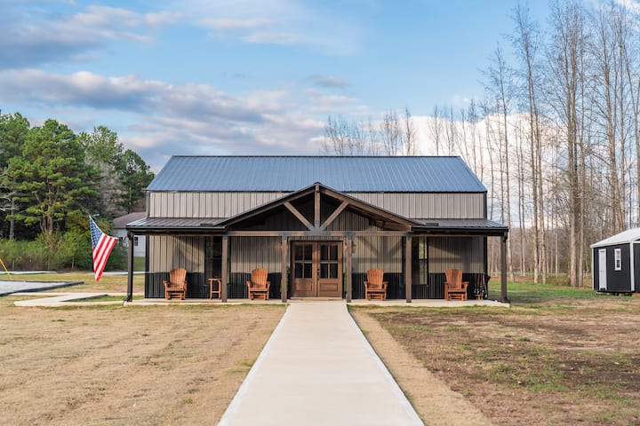 The Lodge At Chestnut Creek Farm *Sleeps 14* - Bolivar, TN