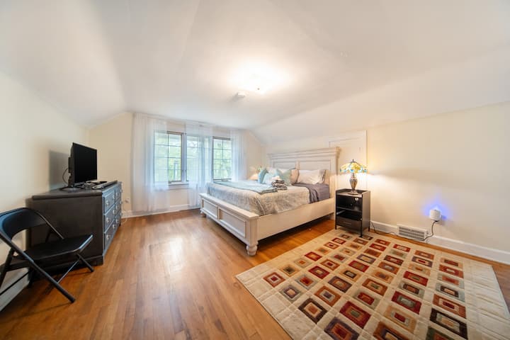 Novelty Wooded Retreat, 3 B 2 B - Chagrin Falls, OH