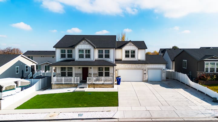 Spacious Family Getaway Near Airport - West Valley City, UT