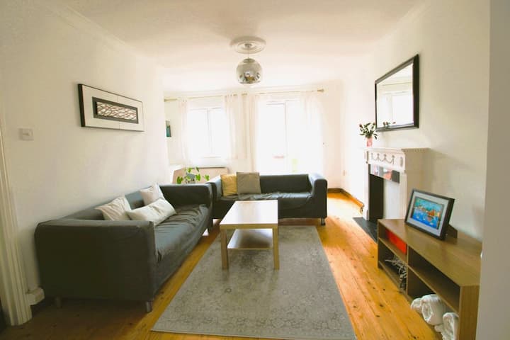 Modern 2br Townhouse | Prime Eyre Sq Location - Galway