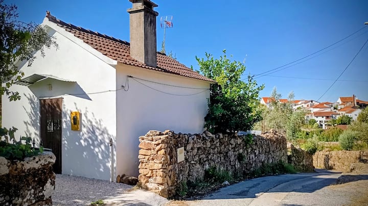 Cottage To Rent, Newly Renovated. - Castelo