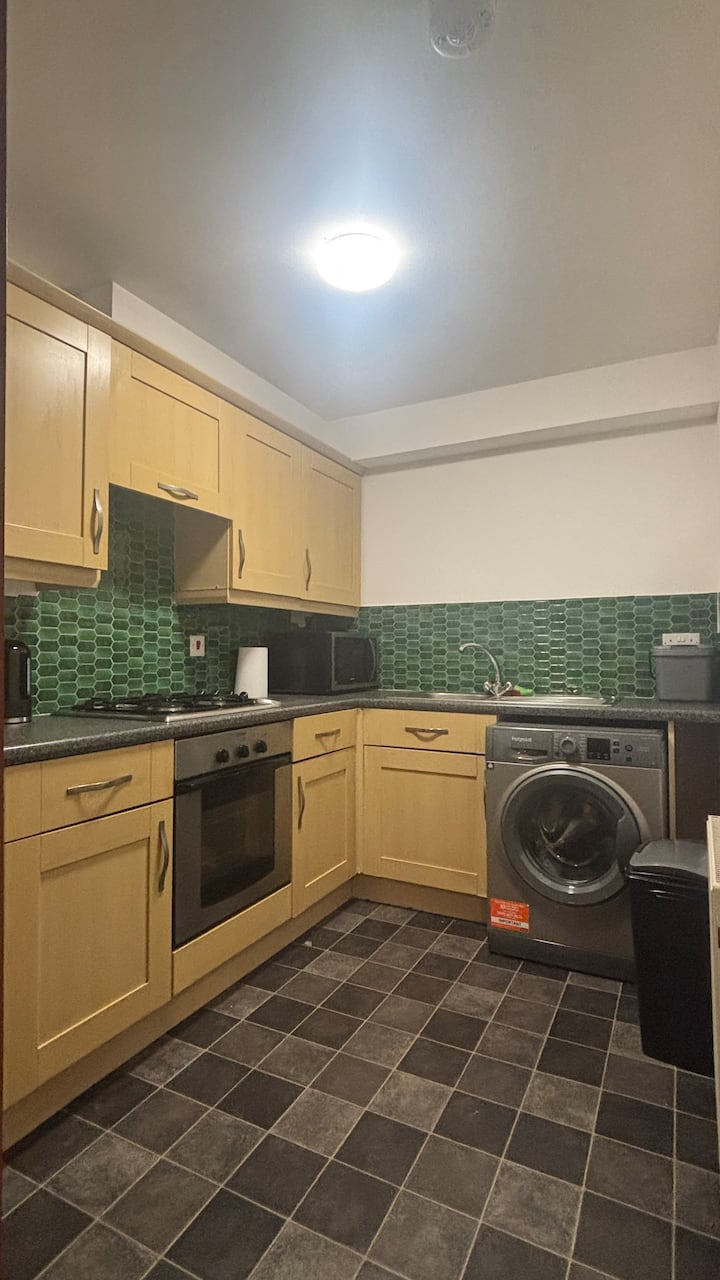 Bright 2 Bed Corner Flat - Great Location - Inverness, UK