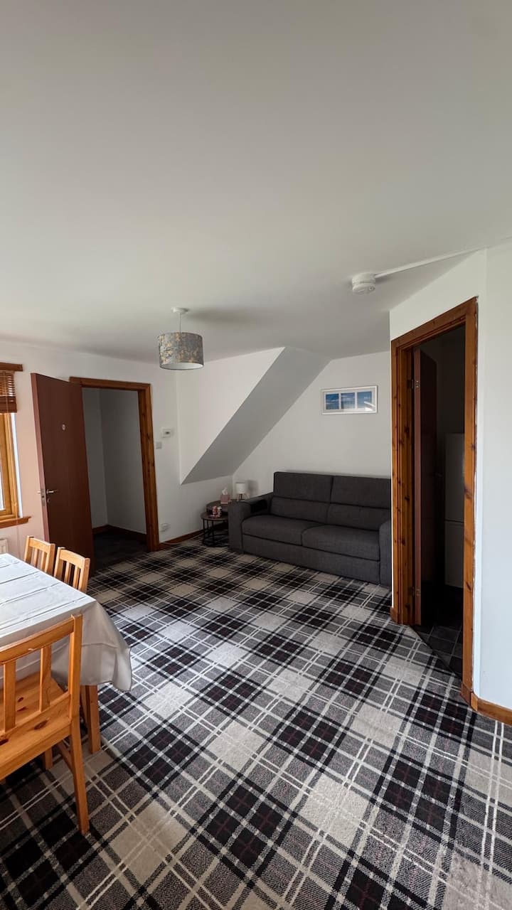 Bright 2 Bed Corner Flat - Great Location - インヴァネス