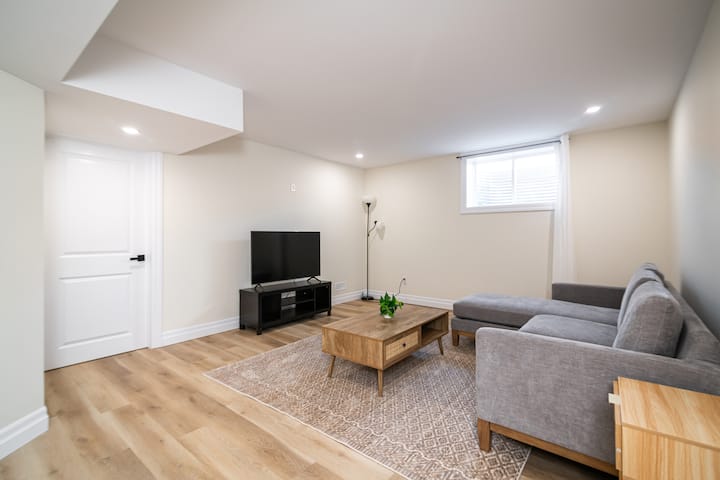 Privatebasementunit/spacious/parking&yard - Chatham-Kent