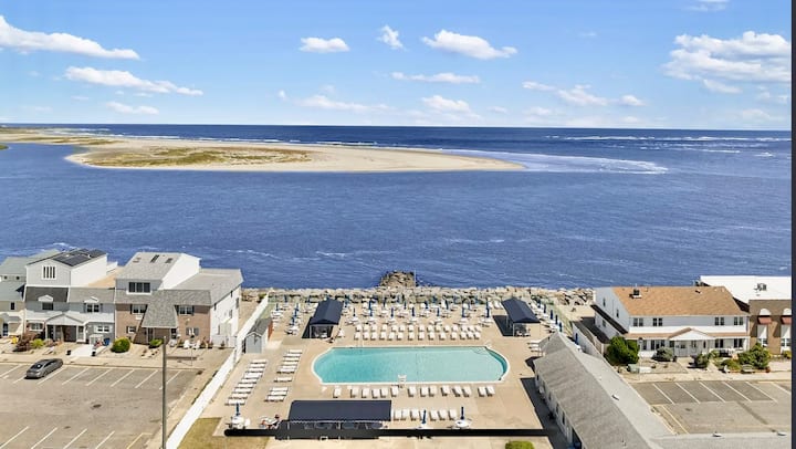 Coastal View Bungalow
Newly Renovated Studio Condo - Stone Harbor, NJ