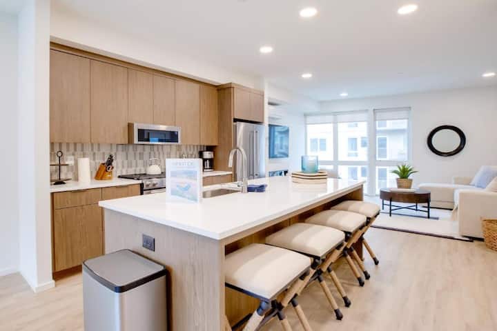 On The Boardwalk Modern Townhome - B - Seaside, OR