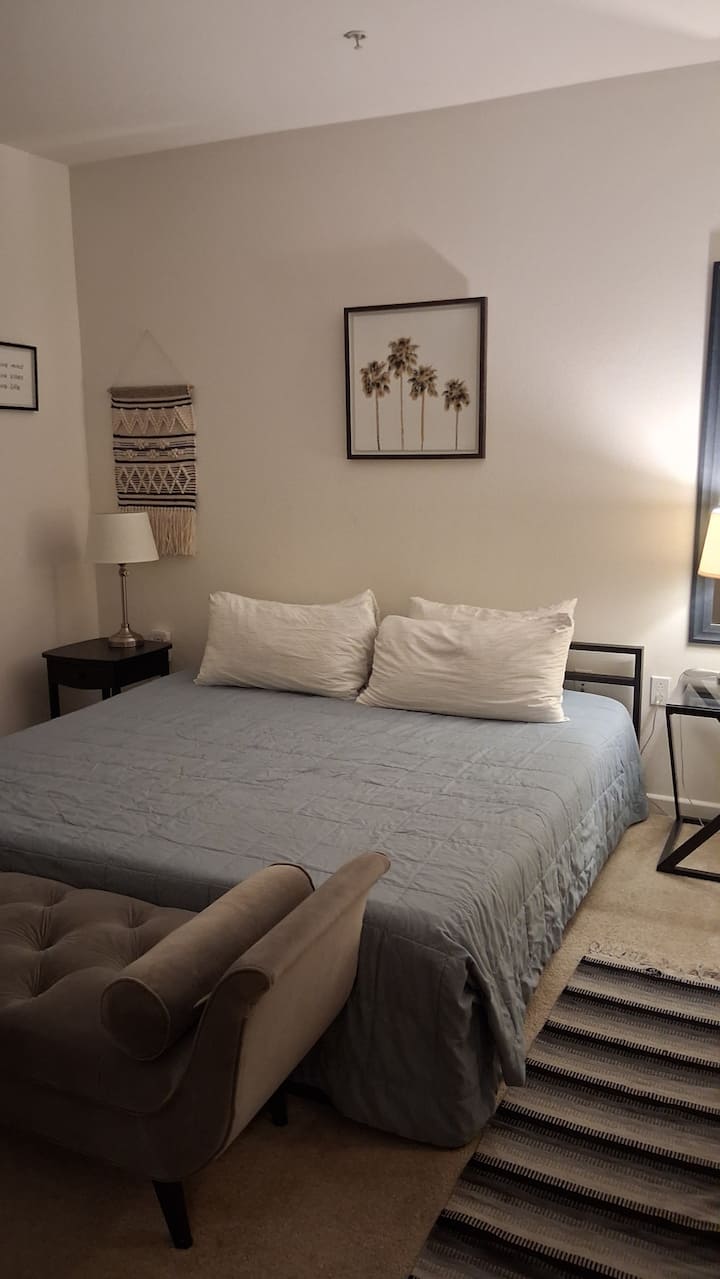 Resort Like Community 1bd/1bath-walkable Community - Irvine