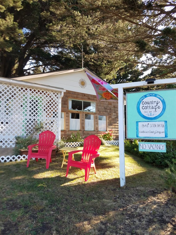 Rogue River View Country Cottage - Gold Beach, OR