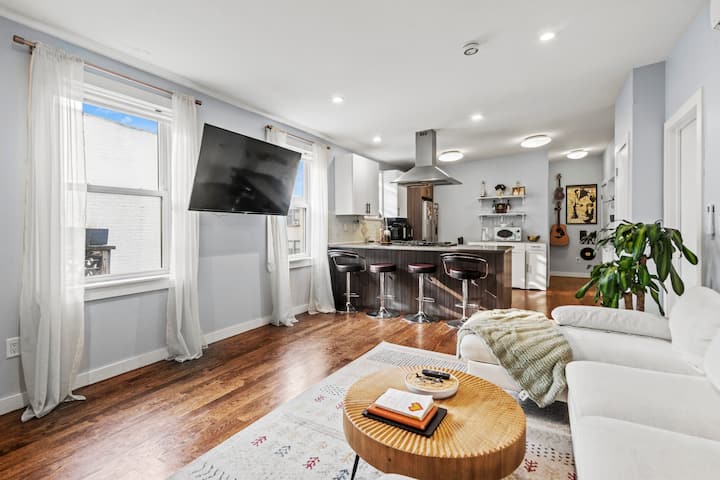 Modern 2br Condo Near Path & Nyc Skyline - Jersey City
