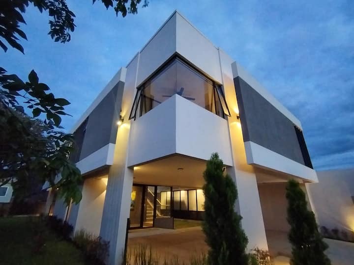 Premier Flats #2 Only 7 Minutes From The Airport. - Costa Rica