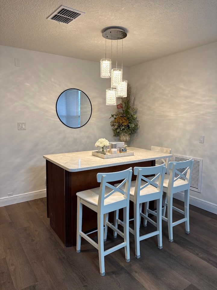 The Sanford Cottage-near Airport! - Sanford, FL