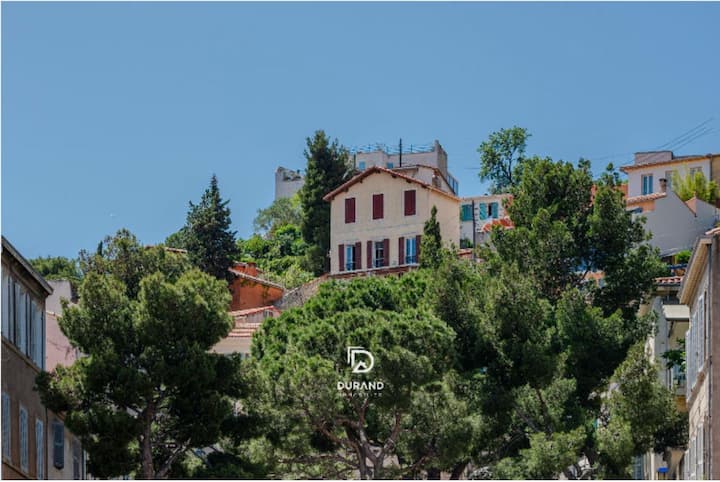Maison Perchée Face à Notre-dame - Vue à 180° - Îles du Frioul