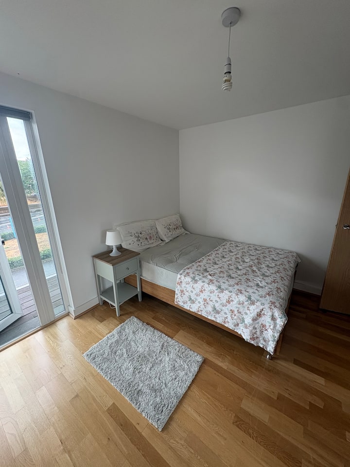 Riverside Room With Private Bath & Balcony - Woolwich