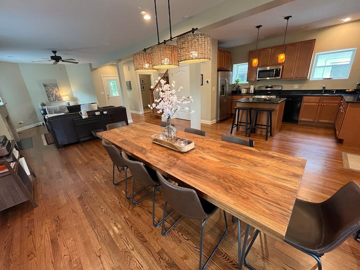 Large And Lovely Home W 4 Floors Of Living - Glencoe, IL