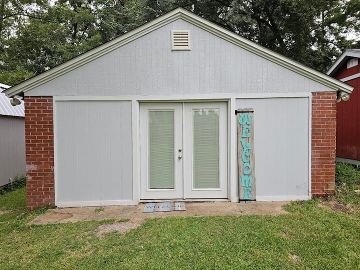 Cozy Backyard Guest House - Tallahassee, FL