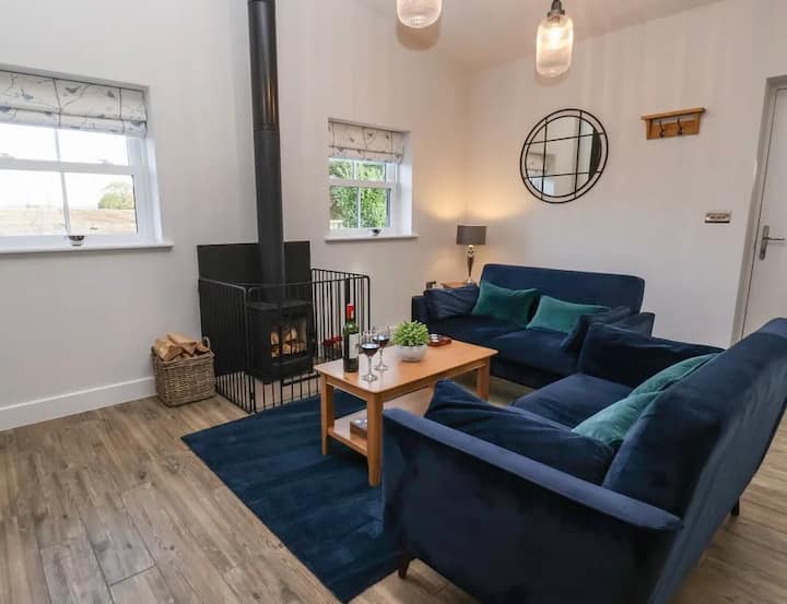 Robin's Nest Wood-fired Hot Tub & Dog Friendly - Pocklington