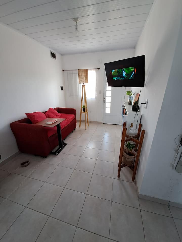 Casa De 2 Habitaciones, Patio Atras Y Adelante. - Sunchales