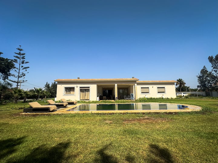 Villa Spacieuse Au Calme Avec Piscine - Benslimane