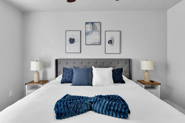 The Sunset Suite 3bd|2bath|att Garage|pvt Yard - DeSoto, TX