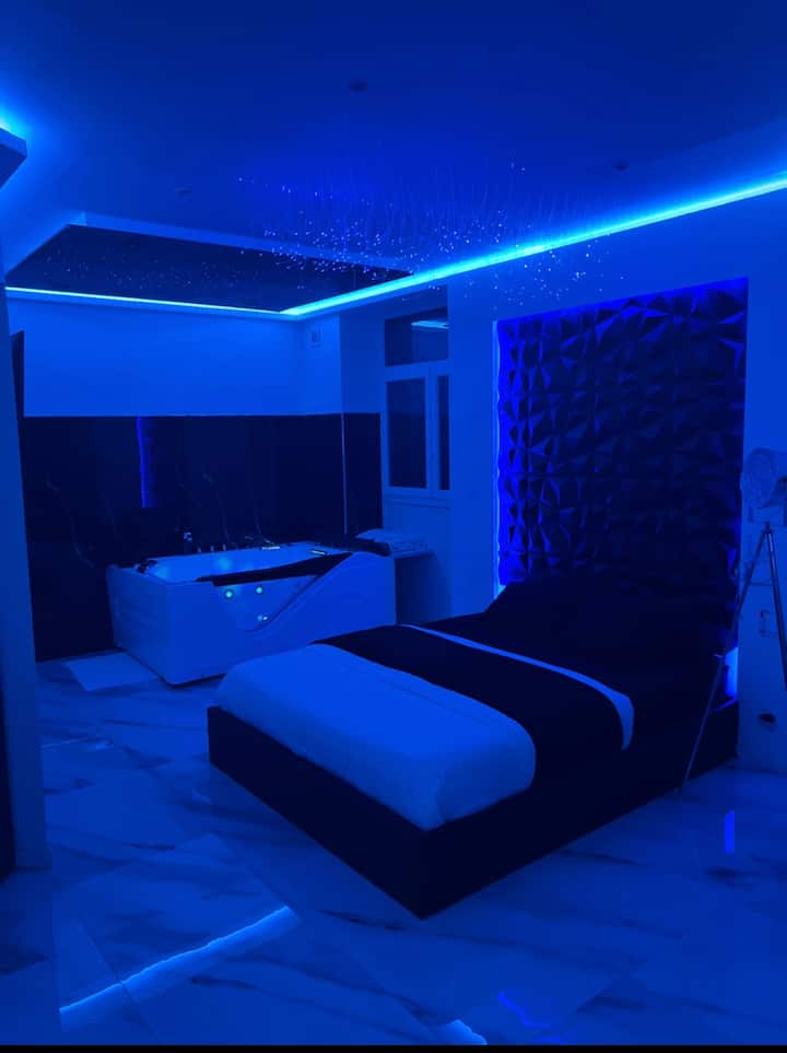 La Suite « Neptune » 
 Jacuzzi Privatif - Pont-Saint-Esprit