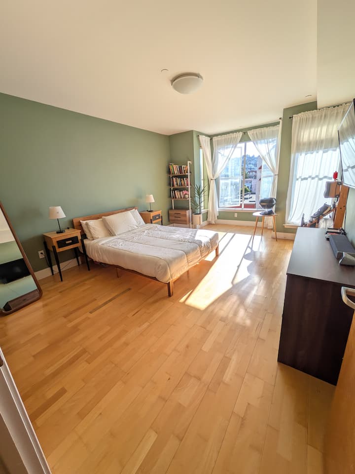 Mission Vibes | Bright 1br + Sutro Tower Views - San Francisco, CA
