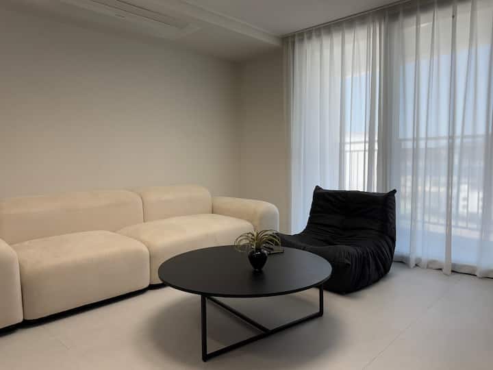 [온溫맨션Ⅱ]오션뷰/투룸/2테라스/여수여행(최대8인가능)/여수expo역 10분/아기의자1 - Yeosu-si