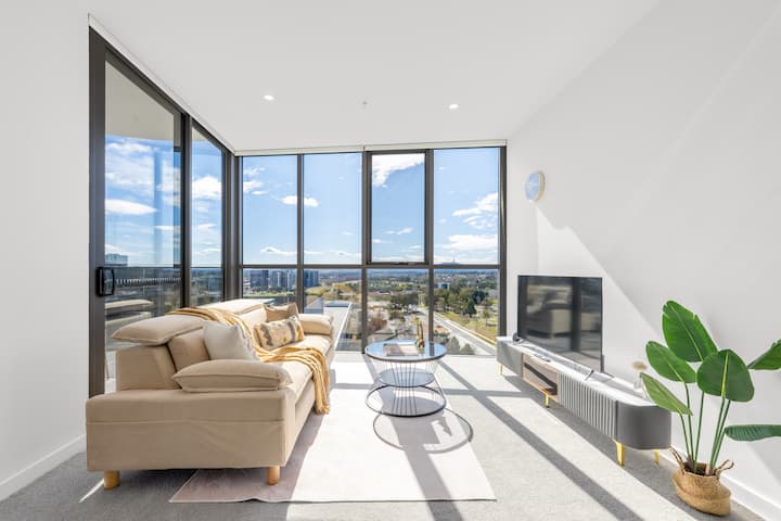 @Sunny Central Woden Apt | Hospital, Cit & Pool - Canberra