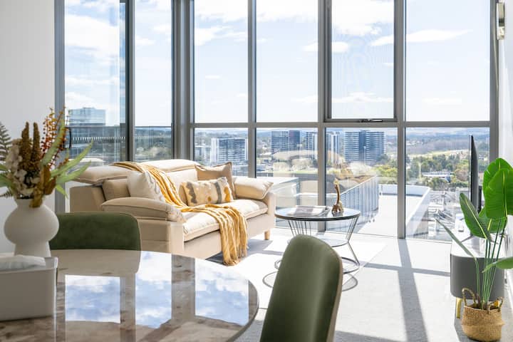 @Sunny Central Woden Apt | Hospital, Cit & Pool - Canberra