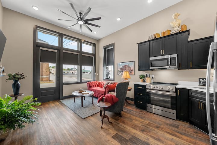 Luxury Condo Is The Heart Of Downtown Hopkinsville - Lake Morris, KY