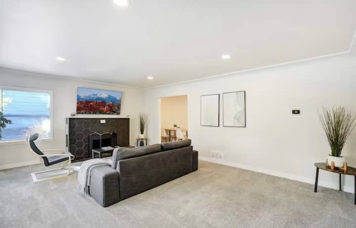 Modern 2br Retreat Near Garden Of The Gods - Colorado Springs, CO