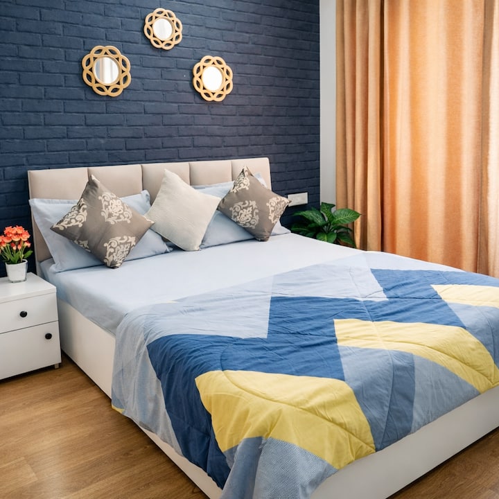 Arveriya Stay | Family 1bhk Pool View Amanora Mall - Pune