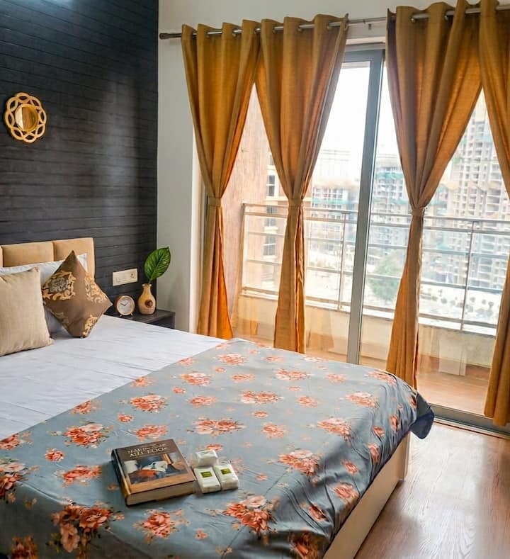 Luxury 1bhk Amanora Pool View Near Eon & Malls - Pune