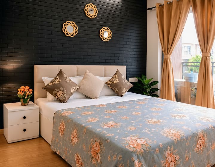 Arveriya Stay : Luxury Pool View 1bhk Near It Park - India