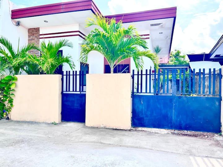 Two Bedroom Bungalow - Charming & Squeaky Clean - Roxas City