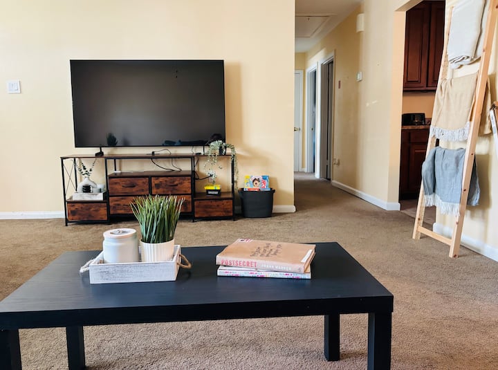 This Inviting 3-bedroom Ranch Perfect For Families - 체서피크